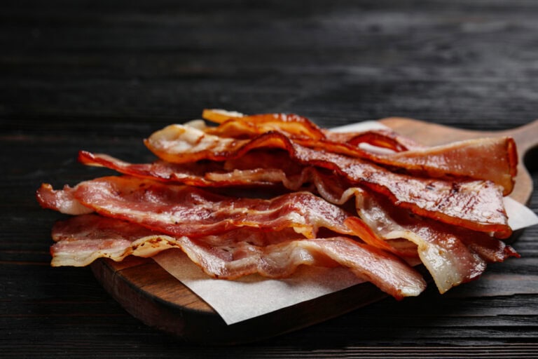 Can Cats Eat Bacon? Vet-Reviewed Facts & Safety Guide | Hepper Pet ...