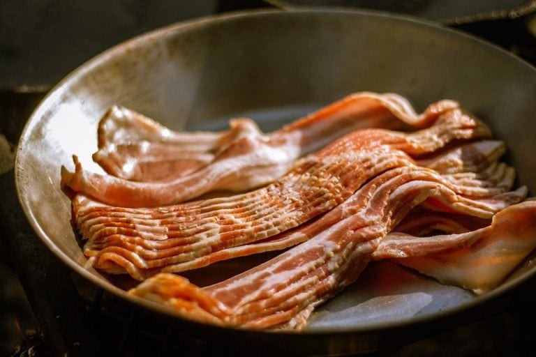Can Cats Eat Bacon? Vet-Reviewed Facts & Safety Guide | Hepper Pet ...