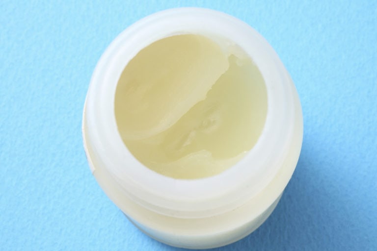 Can I Put Vaseline on My Cat’s Paws? Our Vet Discusses Safety ...