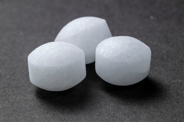 Do Mothballs Keep Cats Away? What You Need to Know! | Hepper Pet Resources