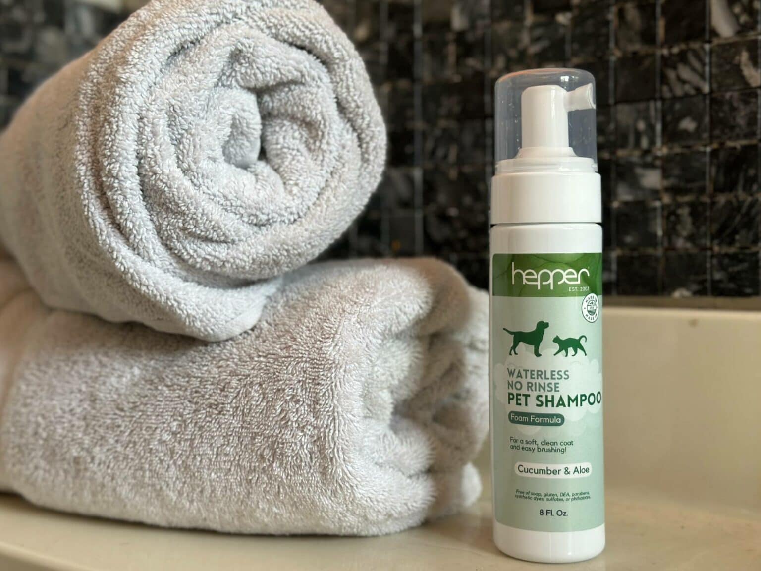 How to Wash a Cat Without Shampoo: 8 Great Alternatives | Hepper Pet ...