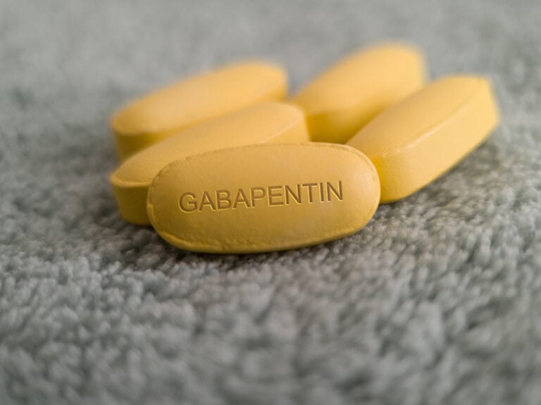 Gabapentin for Dogs: Uses, Dosage & Side Effects (Vet Answer) | Hepper ...