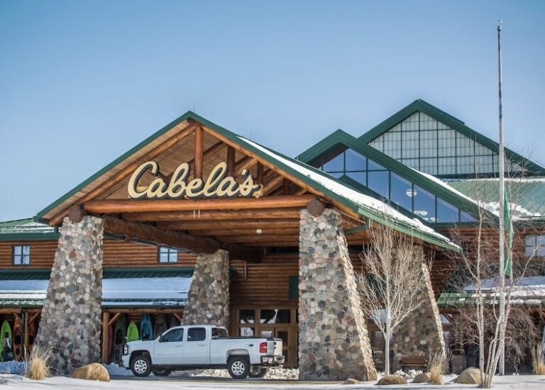 Does Cabela's Allow Dogs? 2025 Pet Policy & Exclusions | Hepper Pet Resources