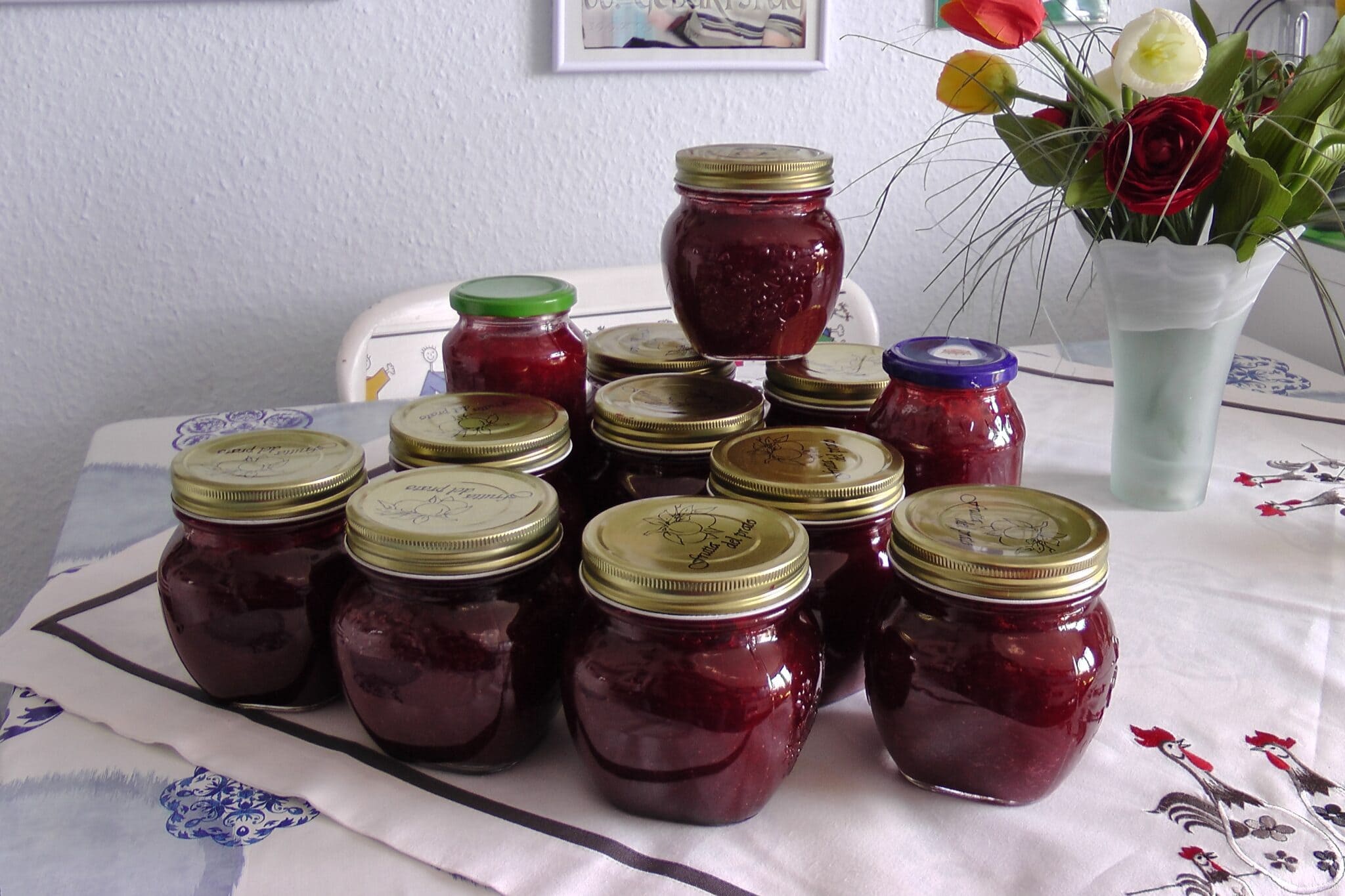 Can Dogs Eat Jam? Vet Reviewed Facts & FAQ | Hepper Pet Resources