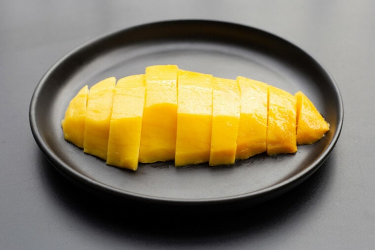 Can Guinea Pigs Eat Mango? Vet Approved Nutrition Facts & FAQ | Hepper Pet Resources