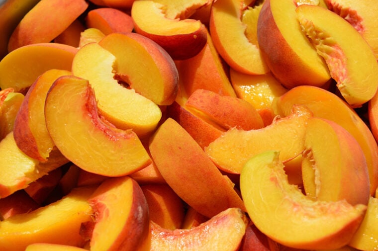13 Fruits Dogs Can Eat Safely: Vet-Approved Types (With Pictures ...