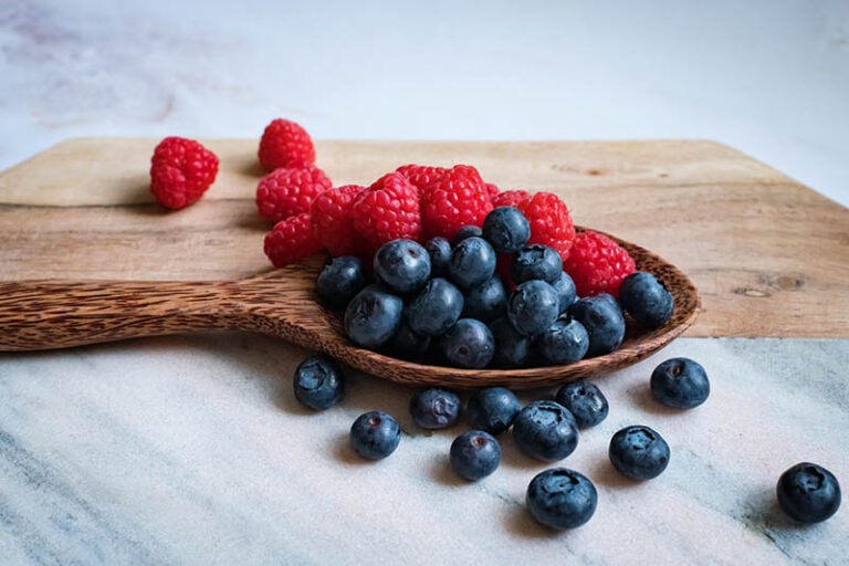 13 Fruits Dogs Can Eat Safely: Vet-Approved Types (With Pictures ...