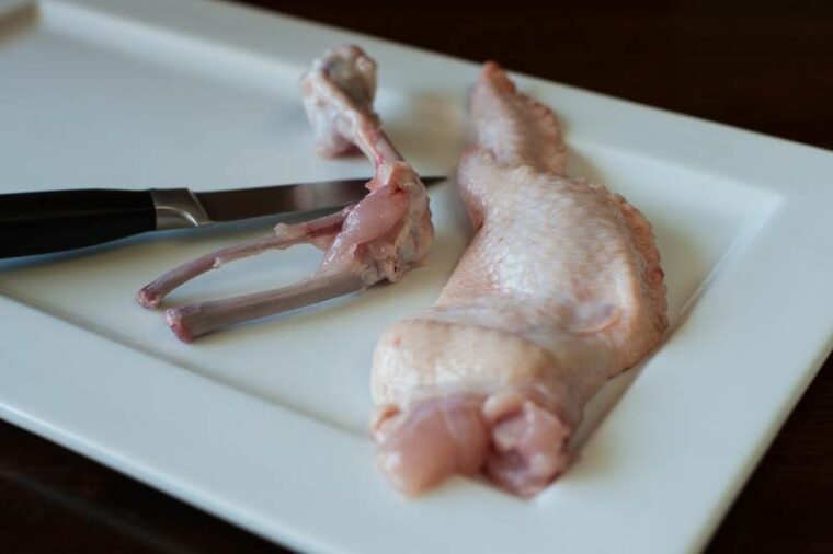 Can Cats Eat Chicken Wings? Vet Approved Facts & FAQ | Hepper Pet Resources