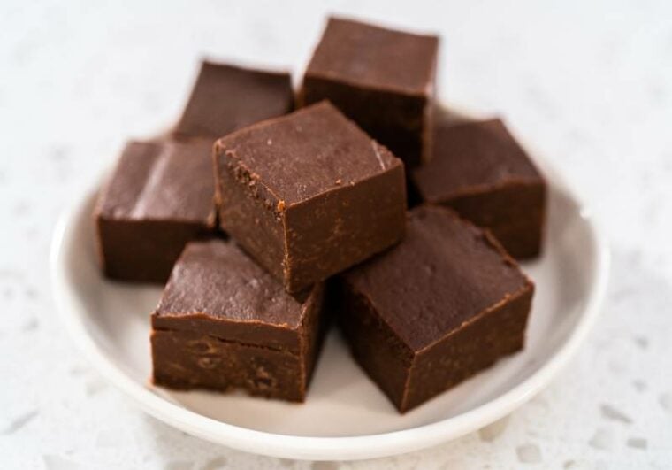 Can Dogs Eat Fudge? Vet-Reviewed Health Concerns | Hepper Pet Resources