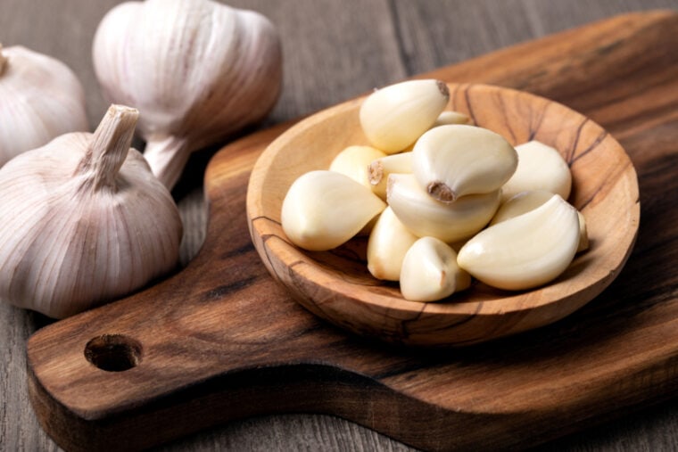 My Dog Ate Garlic! Here’s What to Do (Vet Answer) | Hepper Pet Resources